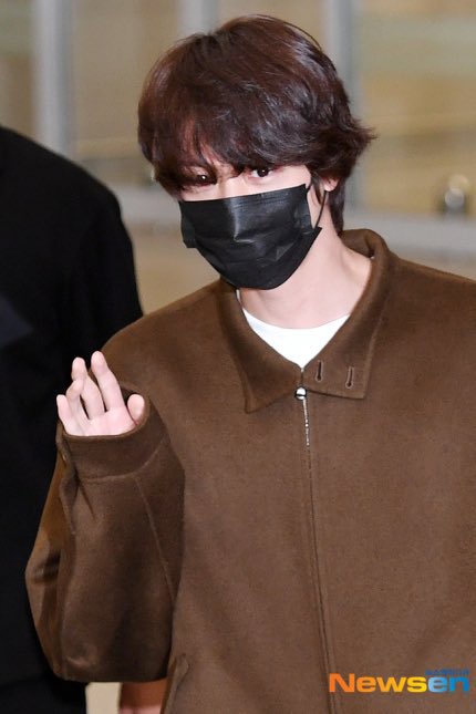All for Jin on Twitter: ".@BTS_twt Jin at the ICN Airport arrival in Korea 🇰🇷 220916 (via Wow ...