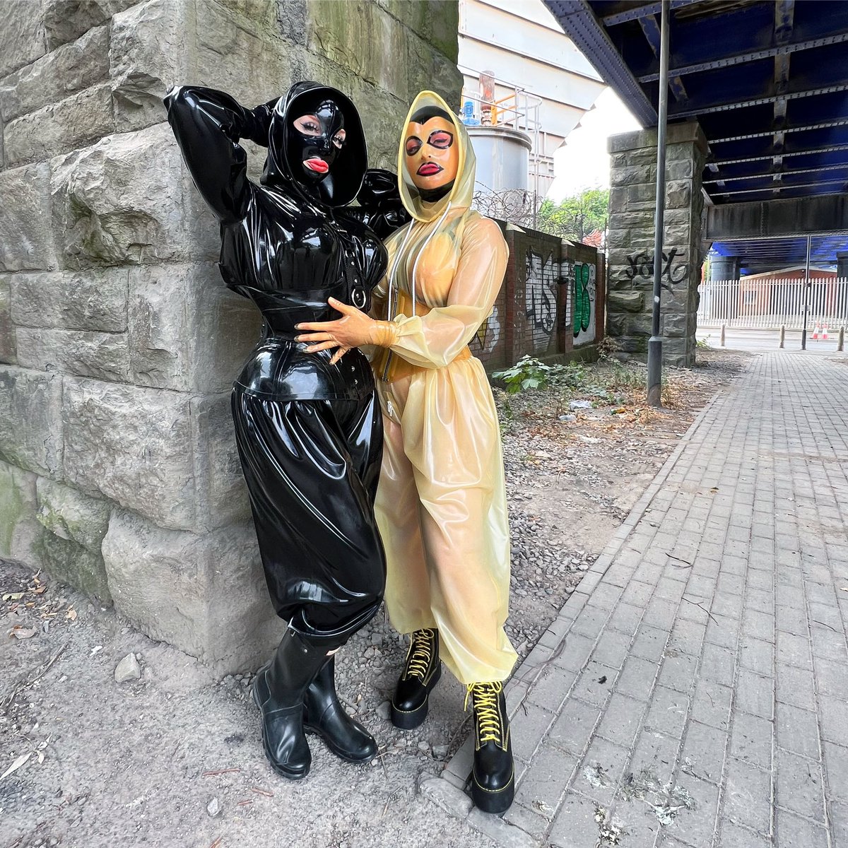 Rubberemily On Twitter The Lovely Misslillykins And I 🖤💛 Feeding The