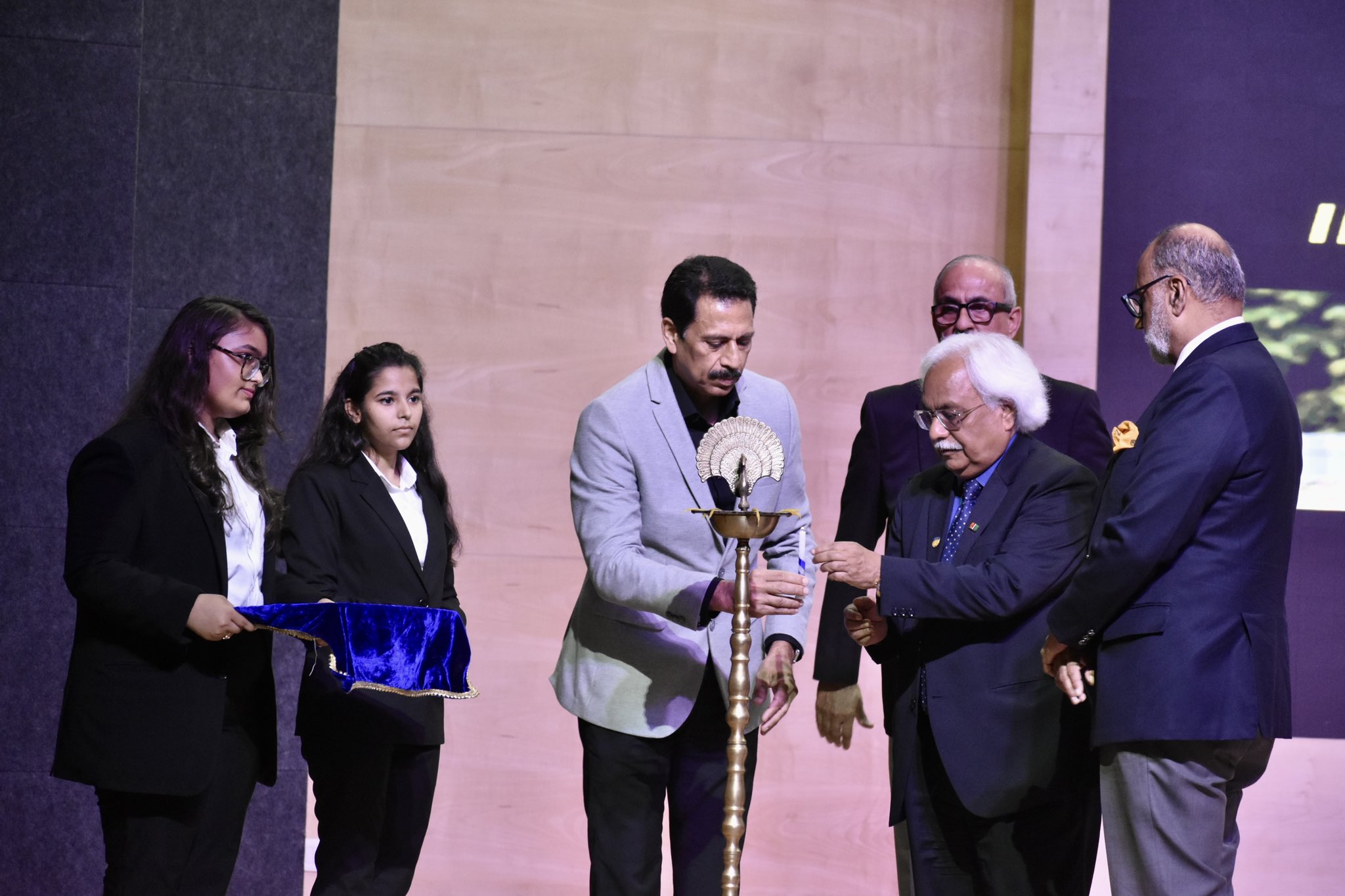 Vikram Dev Dogra on Twitter: "Had the privilege-of speak at the Amity University Haryana on 14 ...