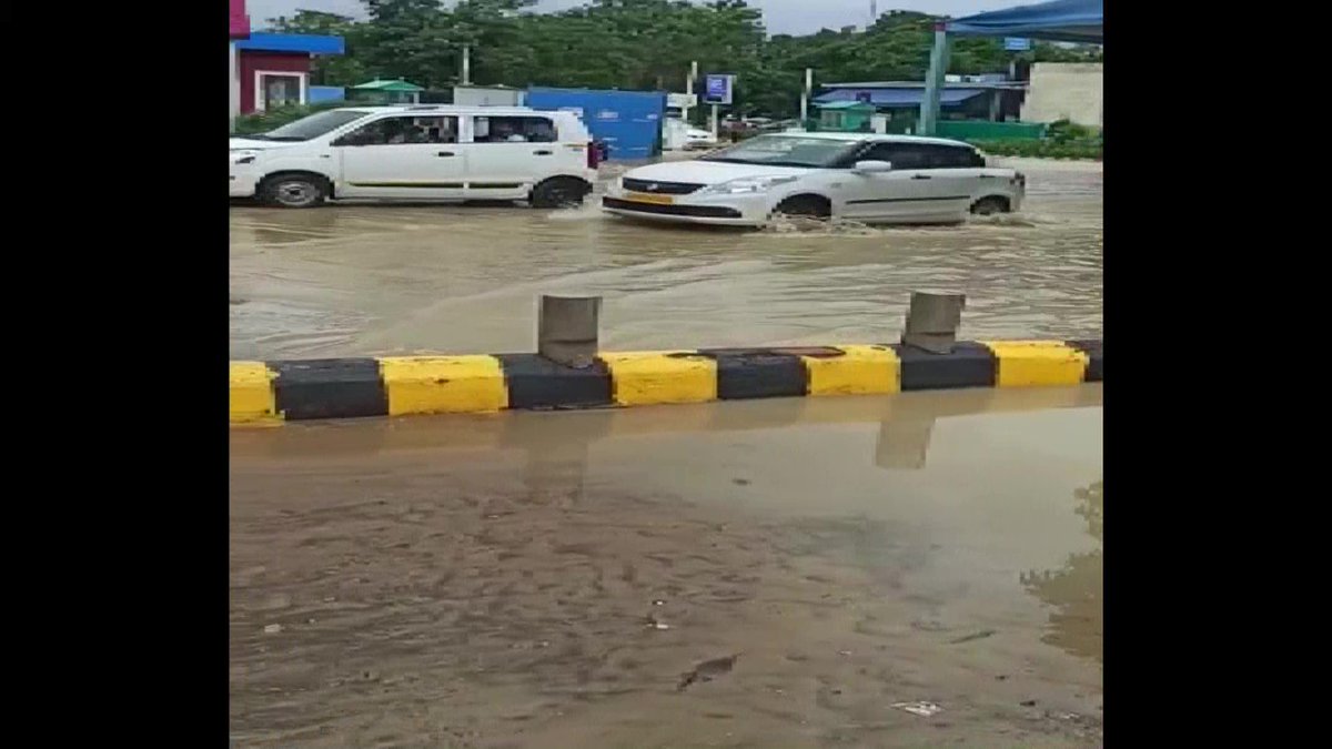 ANI UP/Uttarakhand on Twitter: "Uttar Pradesh | Streets waterlogged near Lucknow airport ...