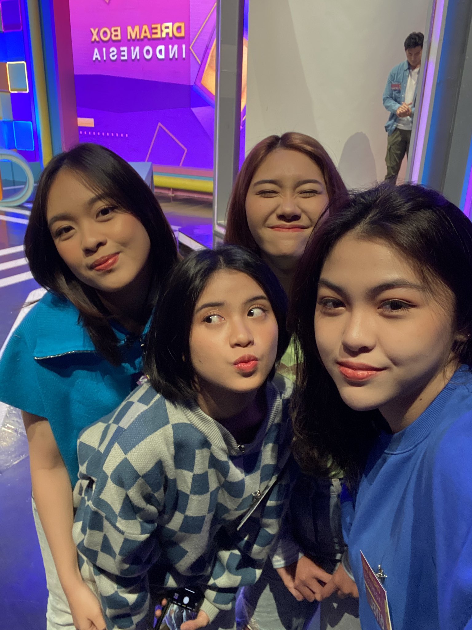 Gabriel Angelina on Twitter: "tim cheerfull 💙 https://t.co/kCb24CA5BM" / Twitter