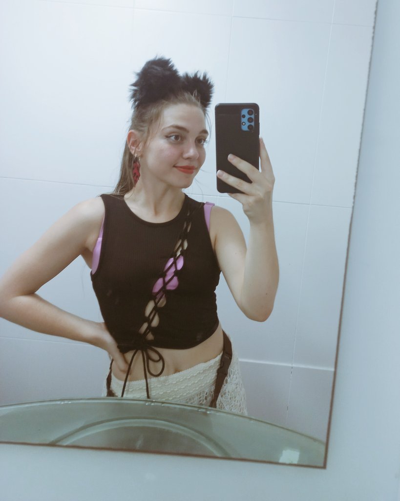 ELENA DE LARA 🧜‍♂️ on Twitter: "Pedisteis Elena Rolera peros solo nos quedó Elena Furra😳 https ...