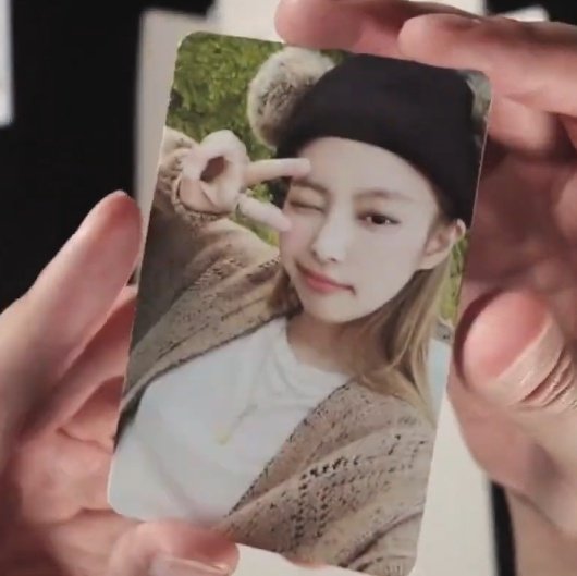 jisé | 🖤 BORN PINK 💗 on Twitter: "Jennie Bear 💗 born pink gray ver pc huhu omgggg https://t.co ...