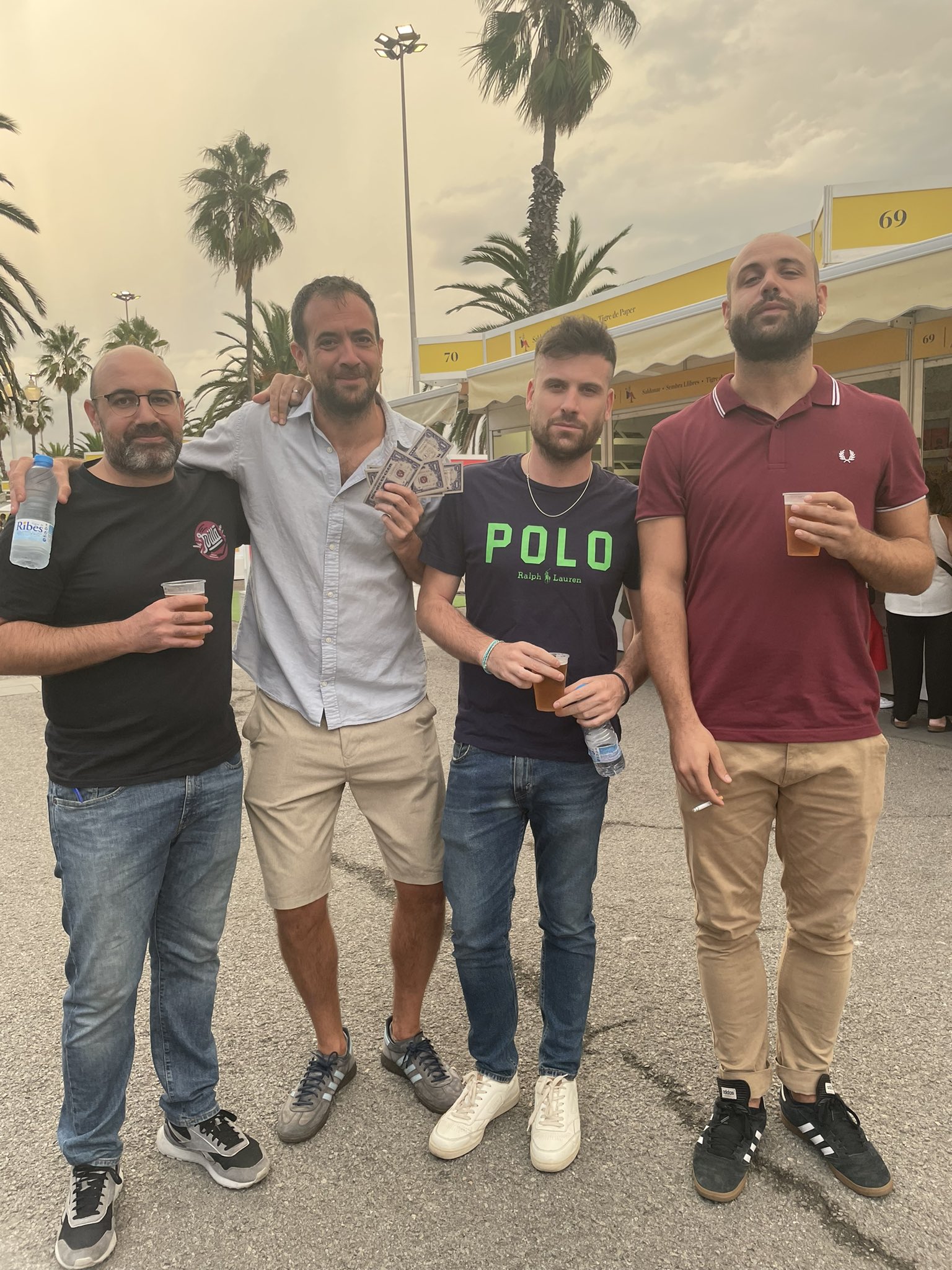 Blackie Books on Twitter: "Ja els tenim aquí! Fins ara, a l’escenari 3 🔥 @LaSotana_ https://t.co ...