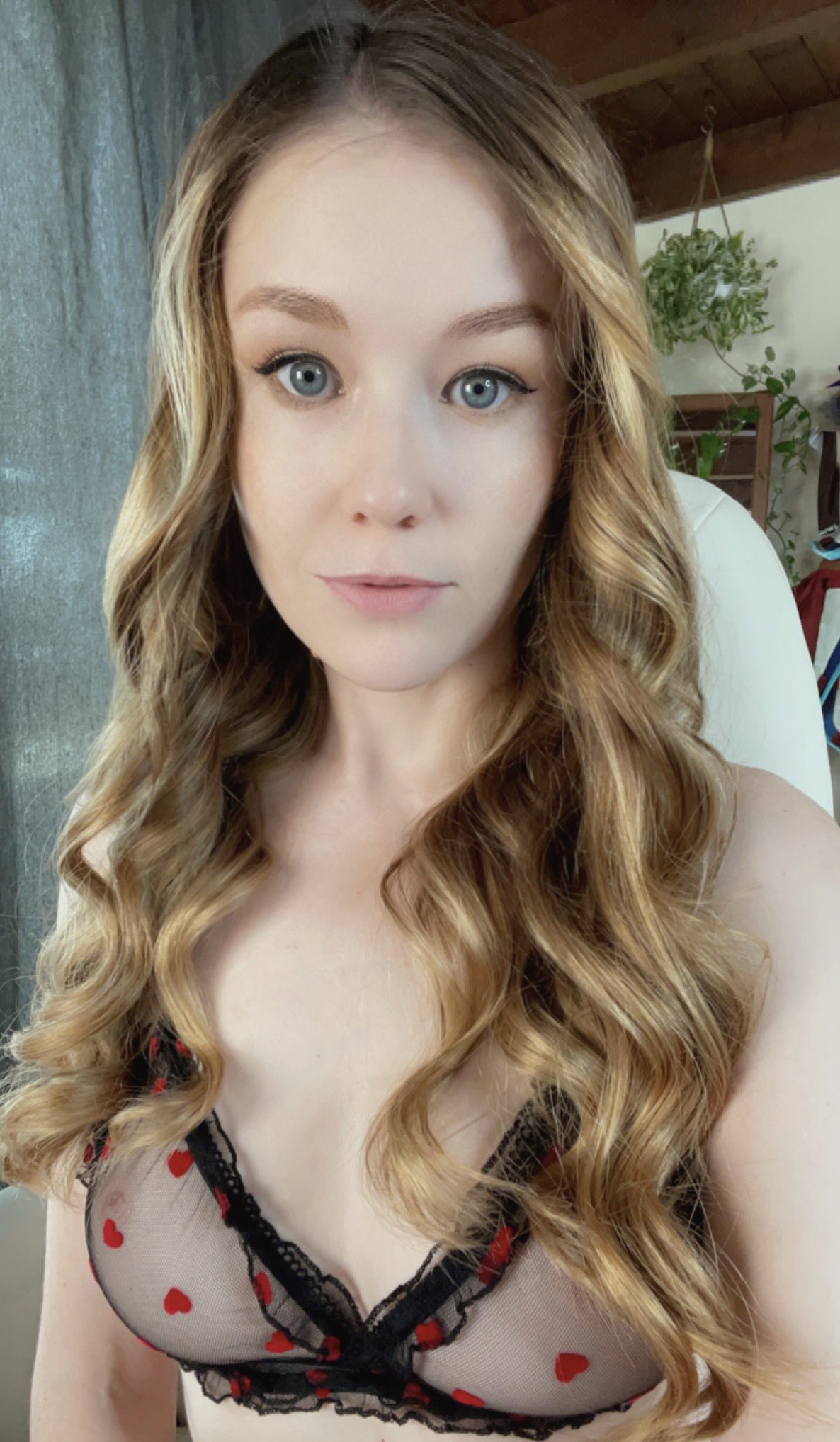 Emily Bloom on Twitter: "Live on mfc! https://t.co/2RX4zhhqSH https://t.co/iOFfRSpf3F" / Twitter