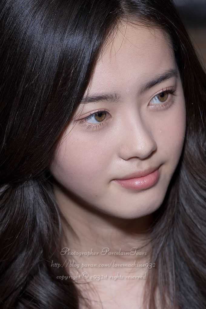 Go Ara Eyes