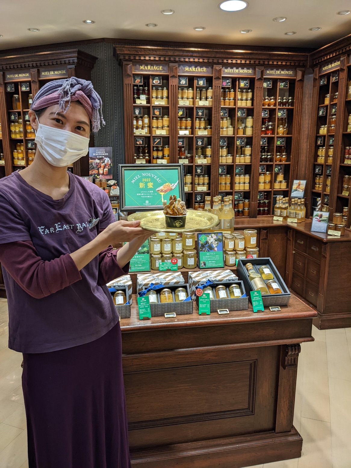 FAR EAST BAZAAR on Twitter: "大阪タカシマヤ店限定 くりの🌰のはちみつがけ パンプキンジェラート🎃 トッピングのナッツと くり🌰のはちみつがよく合います😊 10/ ...