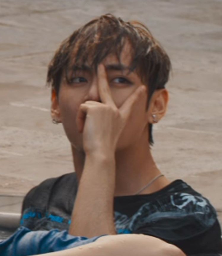 taehyung pretty hands on Twitter: "this taehyung"