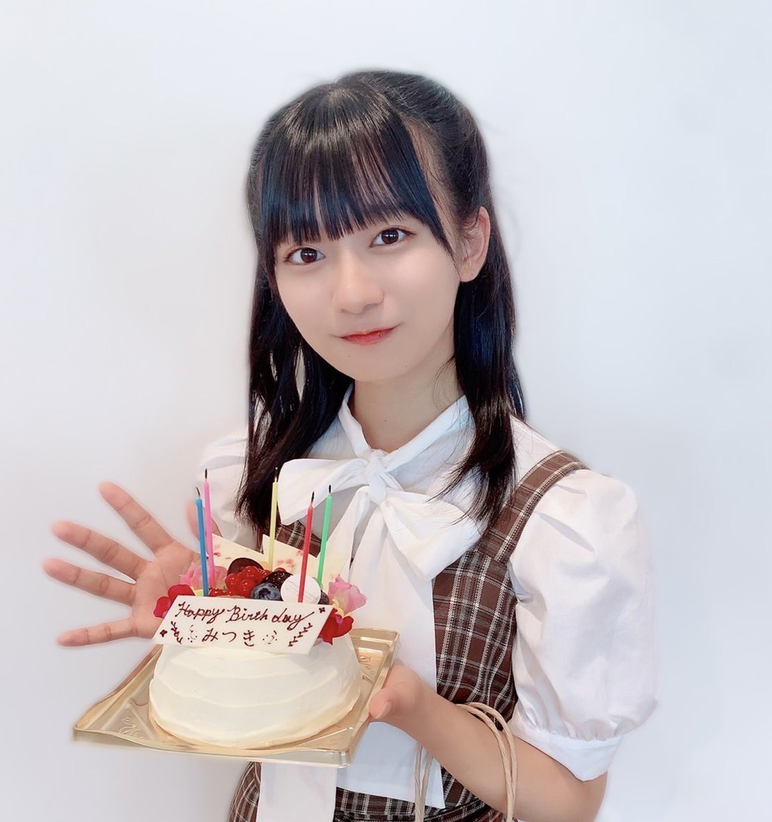 大信田 美月 on Twitter: "お仕事の合間に18歳のお誕生日をお祝いしていただきました🎂💐 本日のオンライン個別お話し会でも、沢山の方からお祝いの言葉をいただけてすごく幸せです♡ ...