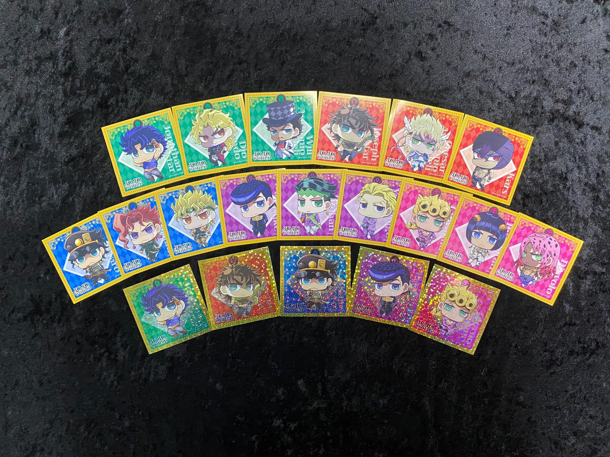 【公式】JOJO WORLD(ジョジョワールド) on Twitter: "【グッズ紹介】 ￣￣￣￣￣￣￣￣ トレーディングステッカー ________ ゆーぽん先生の描き下ろしイラストを使用 ...