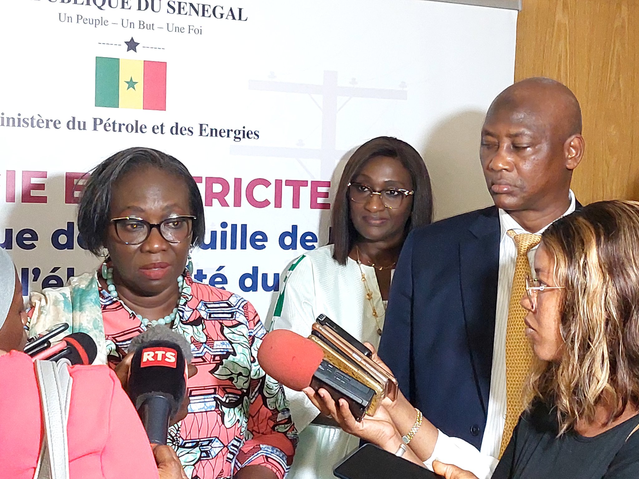 MPE Sénégal (Ministère du Petrole et des Energies) on Twitter: "Première revue de la feuille de ...