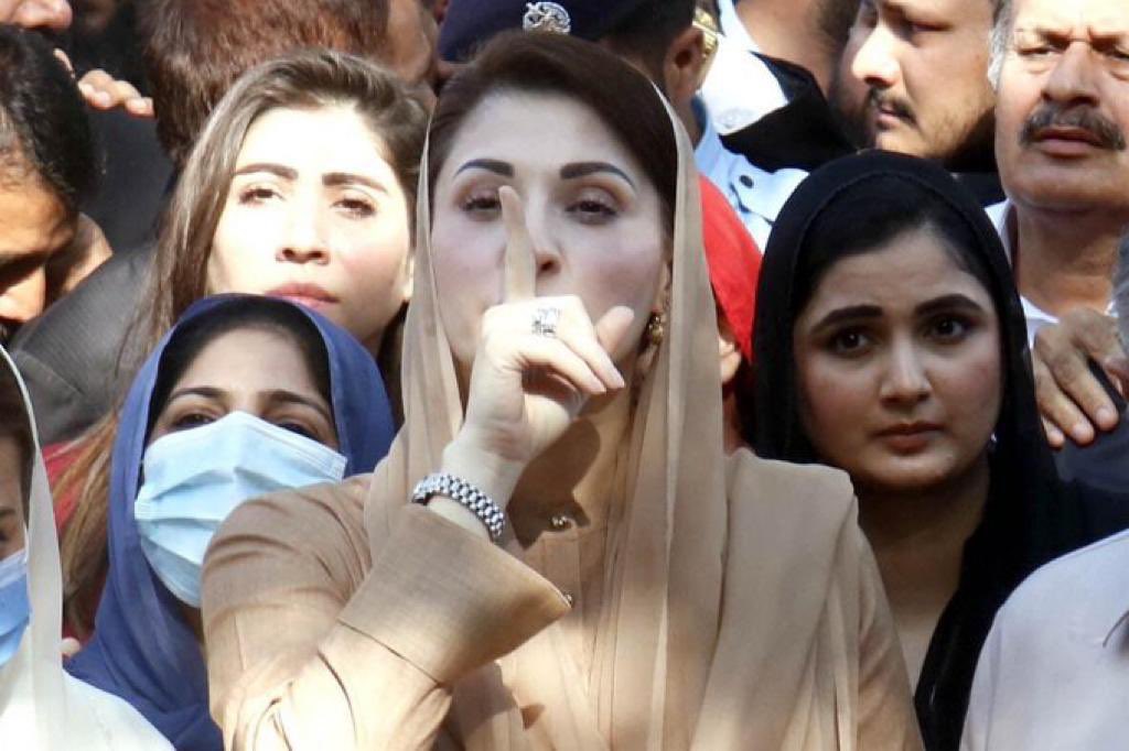 Hina Parvez Butt on Twitter: "مخالفین کیلئے۔۔۔۔ https://t.co/hKp5vPhN8v" / Twitter