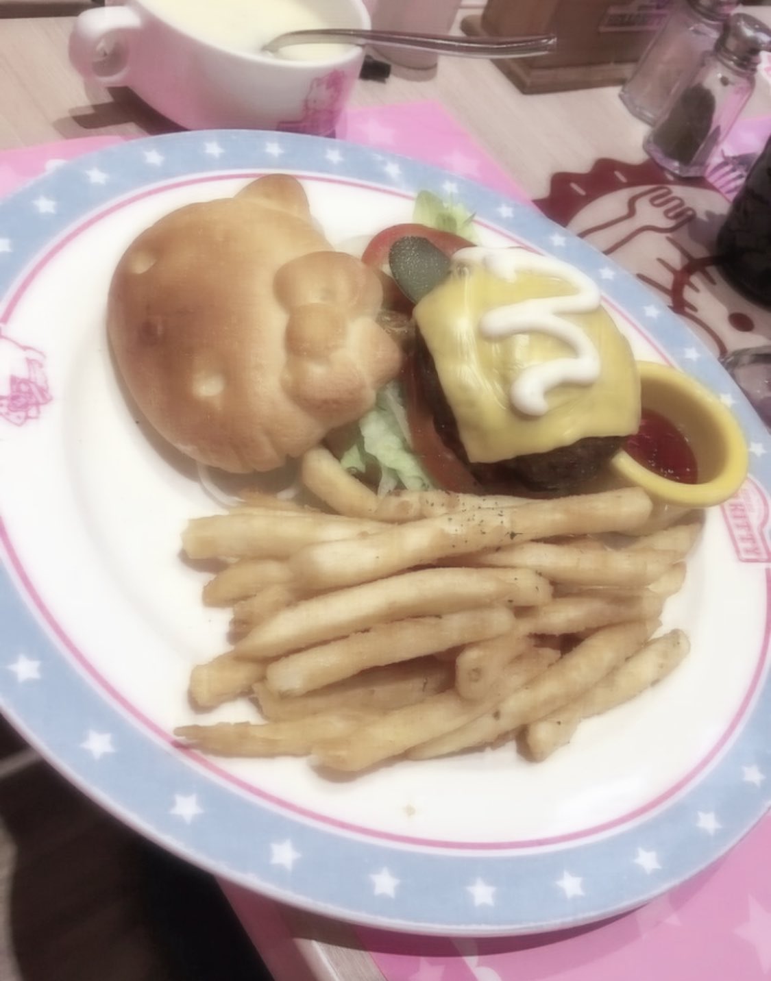 cate‧₊˚ ₊˚🥛੭ (@bisoucat) / Twitter