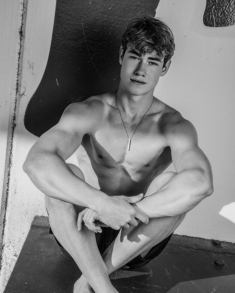 Young FIT 5OOK on Twitter: "Peyton"