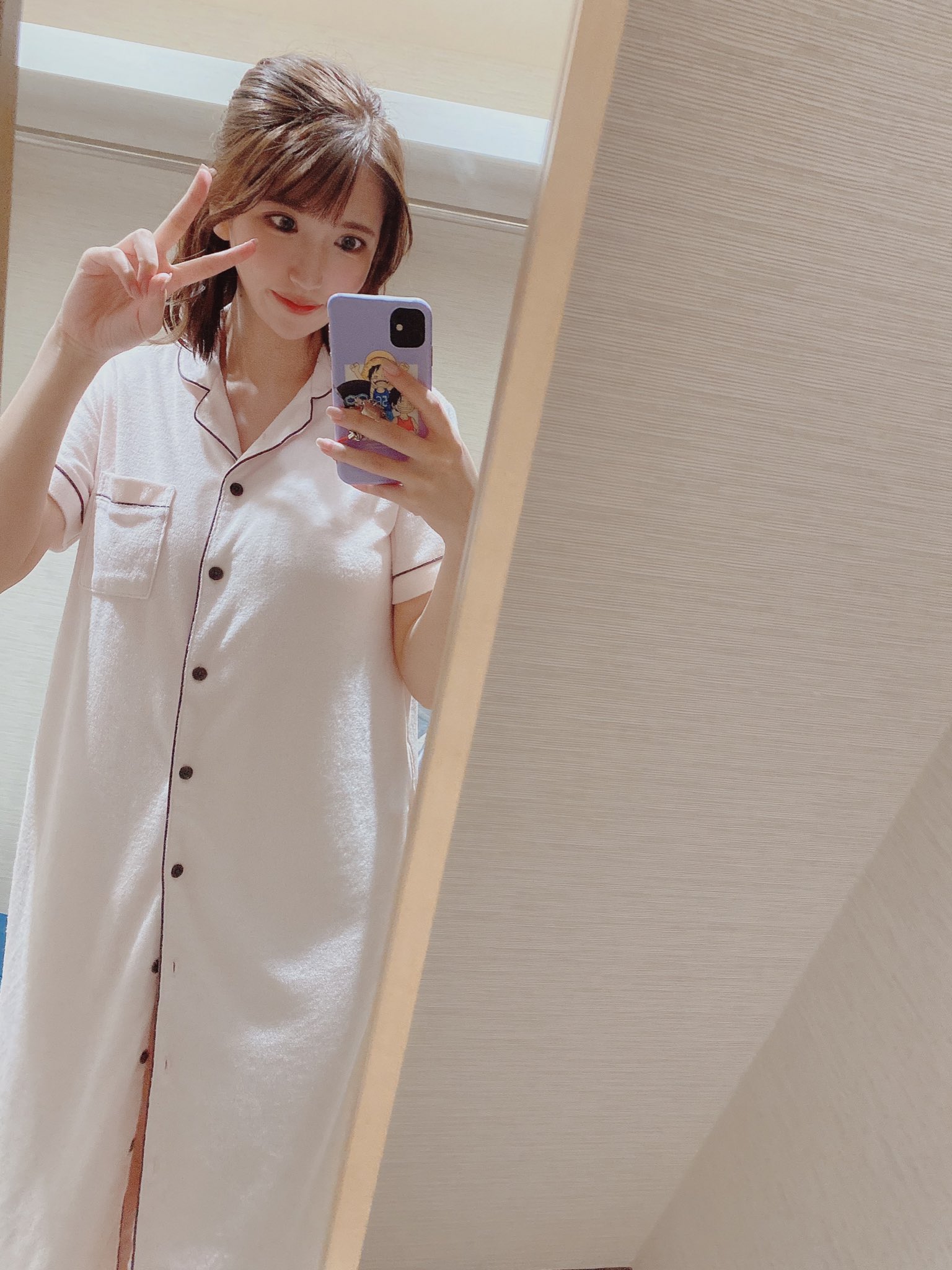 椎名あき on Twitter: "撮影1日目終了しました😈 明日も朝から頑張るぞー！！ (これはただのガウン) https://t.co/REBJtoEOfC" / Twitter