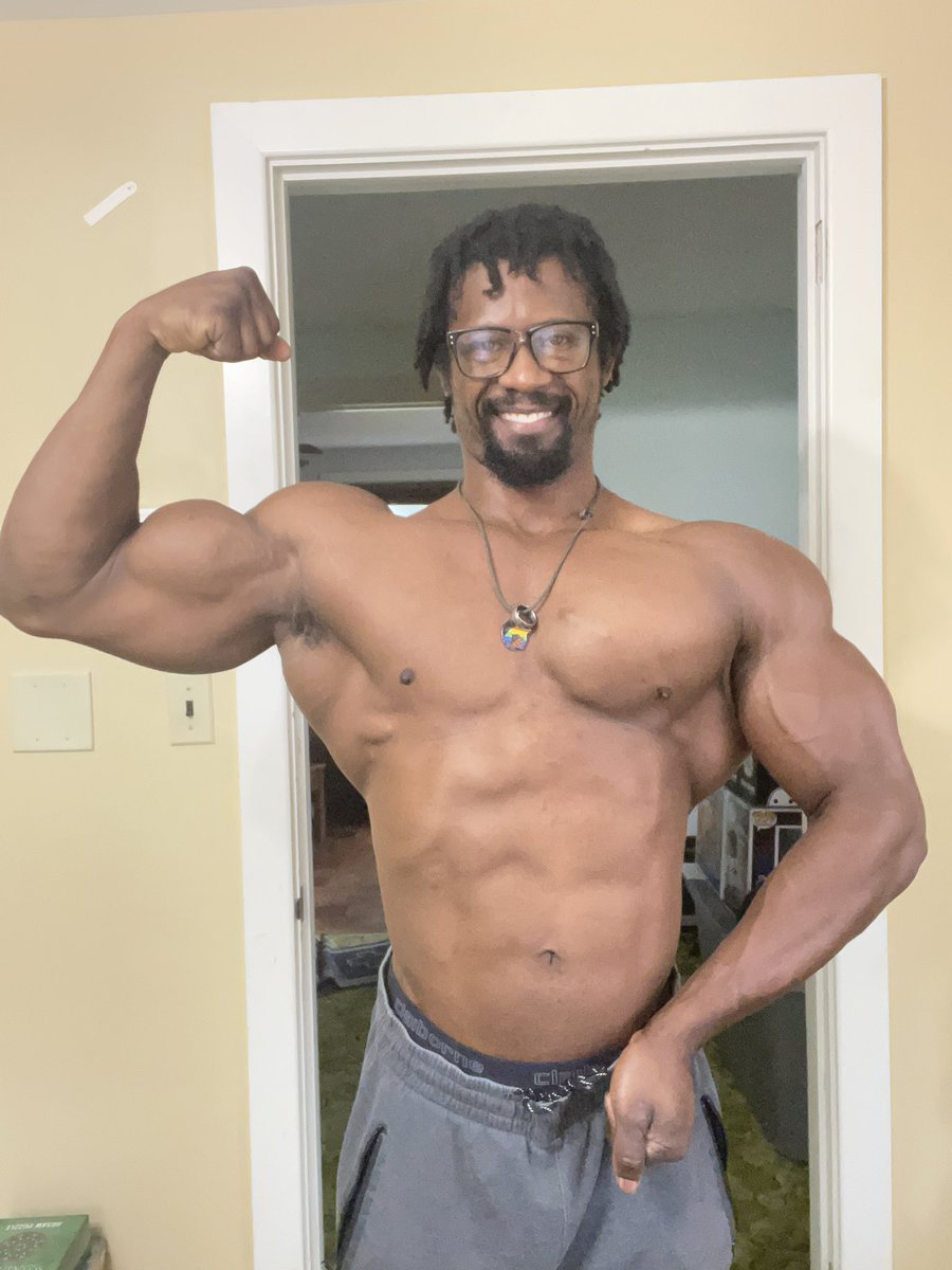 Jumbo Himbo🍍MFF on Twitter: "Just a lil flex, as a treat."