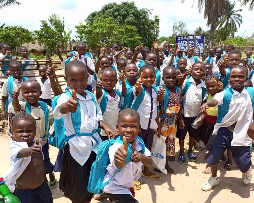 UNICEF en RDC on Twitter: "Thumbs up for education 👍🏿 UNICEF and local communities are working ...