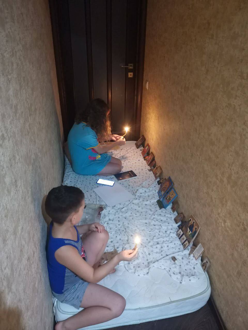 Olya 🇺🇦 on Twitter: "kids in Dnipro during shelling today, praying that a rocket won't hit their ...