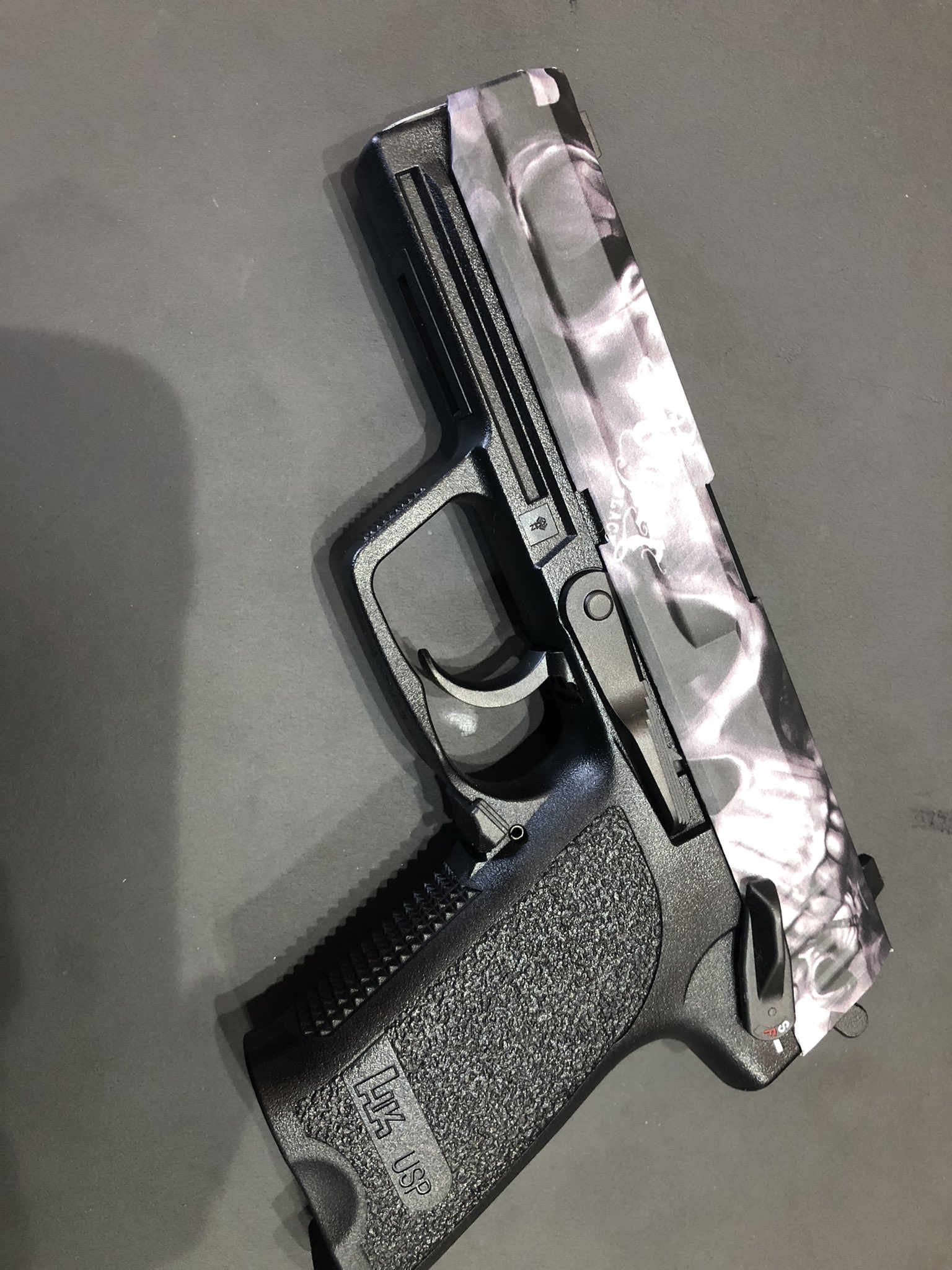 ZERO‘s ゼロス【公式】 on Twitter: "GunSkins USP スライドラッピング Reaper Black 完成しました！ カッコいい！ ホルスターへの抜き差しなどの擦れに ...