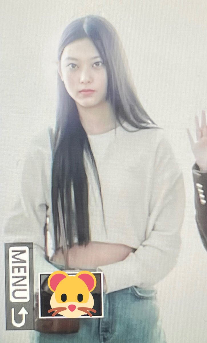 HAERIN THAILAND on Twitter: "RT @hammrinn: 220930 잘 다녀와🥺 #해린 #HAERIN https://t.co/Uyr4oKMppx ...