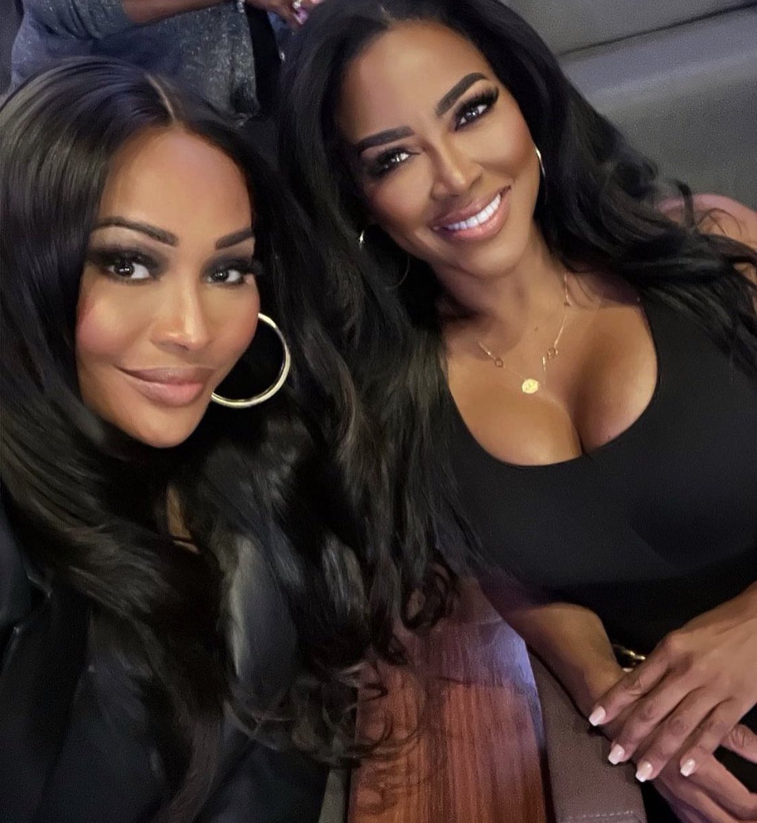 NakedGold.eth 𓂀 on Twitter: "RT @queensofbravo: Kenya and Cynthia reunion at the Mary J Blige ...