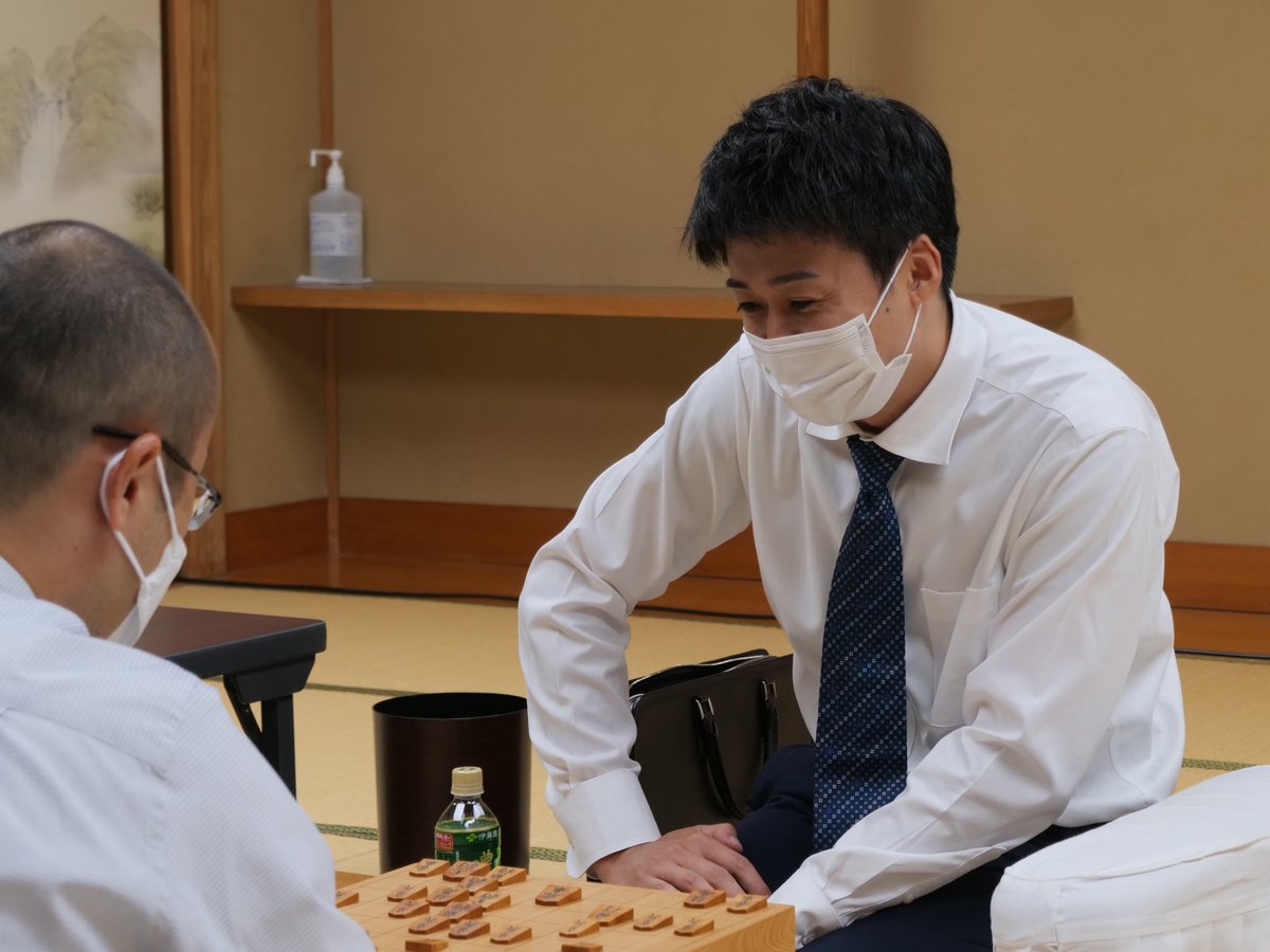 中日新聞 東京新聞 将棋【公式】 On Twitter 伊藤園お~いお茶杯第64期王位戦予選、渡辺明名人対藤森哲也五段戦が30日、東京・将棋会館で指され、渡辺名人が勝ちました。 渡辺名人は