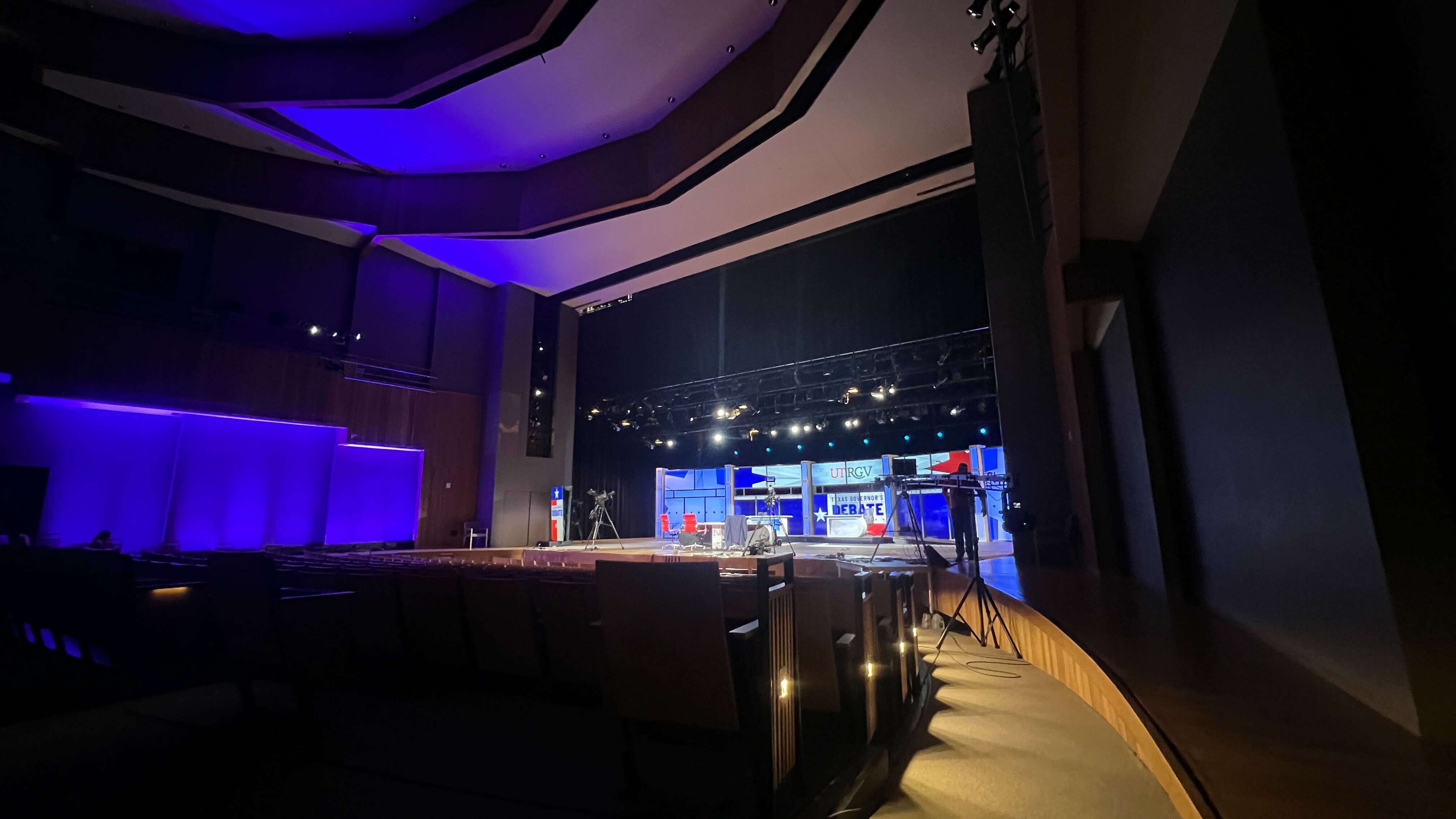 Texas governor debate recap: Fact checking Beto, Abbott claims on immigration, taxes / Twitter