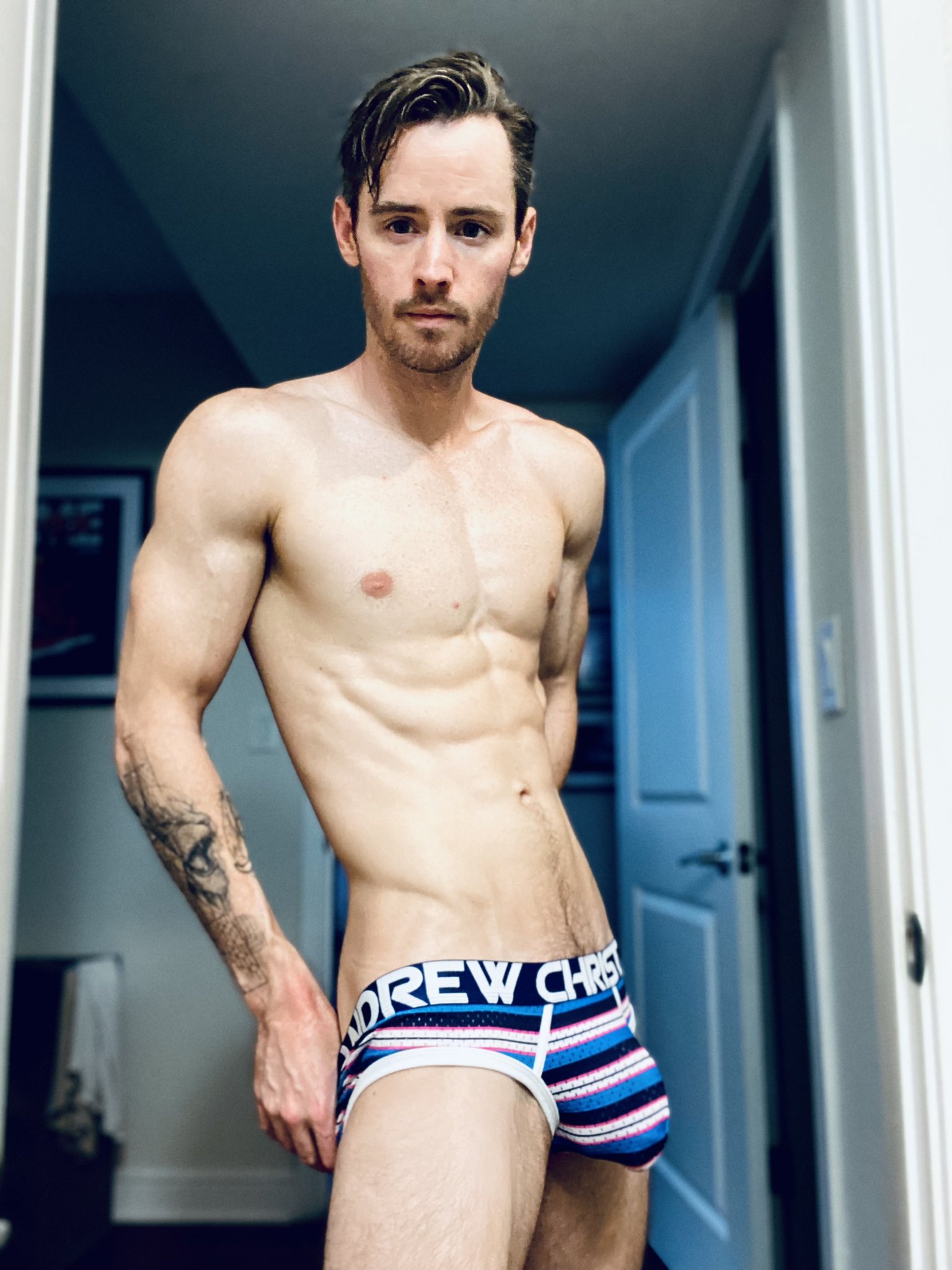 Magnus.L.Alexander on Twitter: "RT @_danbenson: Welp, time to get dressed for work. https://t.co ...