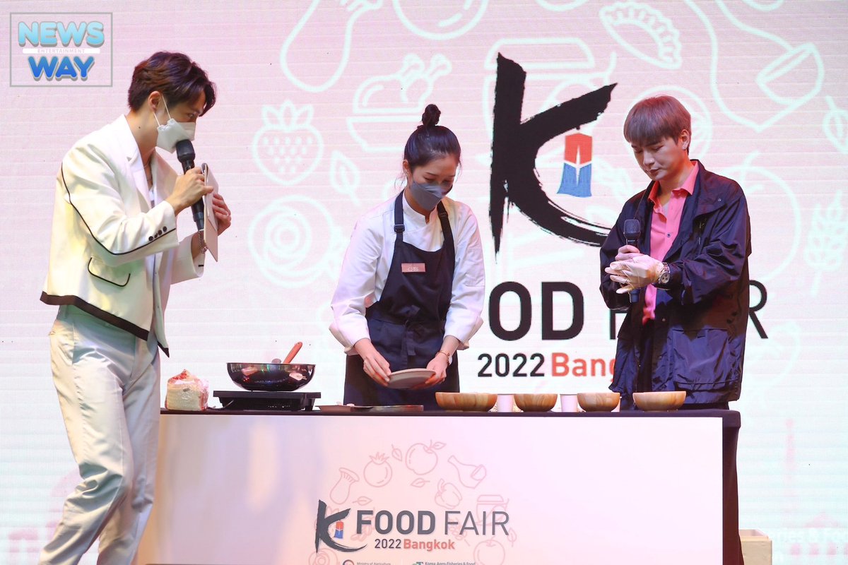 🤍ᴾᴱᴿᴬᵞᴬ ᴼᶠᶠᴵᶜᴵᴬᴸ ️ on Twitter: "RT @newsway_ent: “คริส-พีรวัส” ร่วมงาน “K-Food Fair 2022” เสิร์ฟ ...