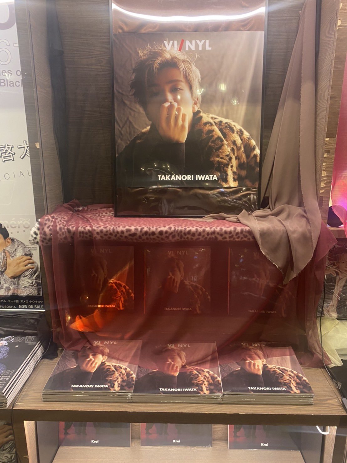 VI/NYL on Twitter: "SHIBUYA TSUTAYA様に、岩田剛典さん表紙のVI/NYL #009 ポスターを素敵に飾っていただいてます！ @T_IWATA_EX_3JSB ...