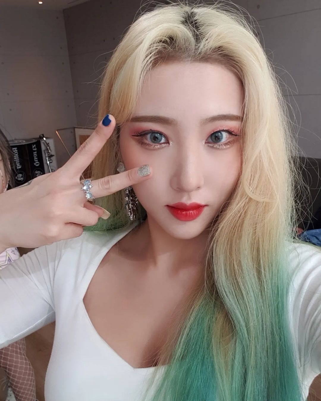 Mr. Lee Sanghae on Twitter: "She takes the best selfie. https://t.co/gS0tRyssSW #Hyunjung #현정 ...