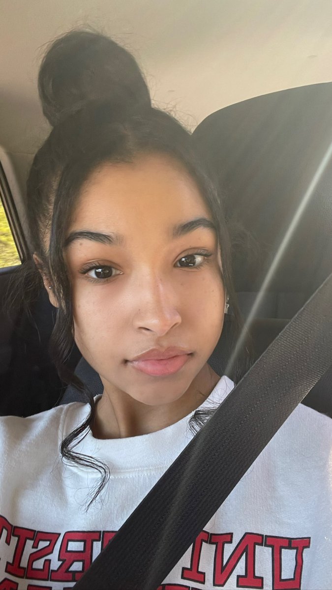 𝒦 On Twitter Low Quality Selfies