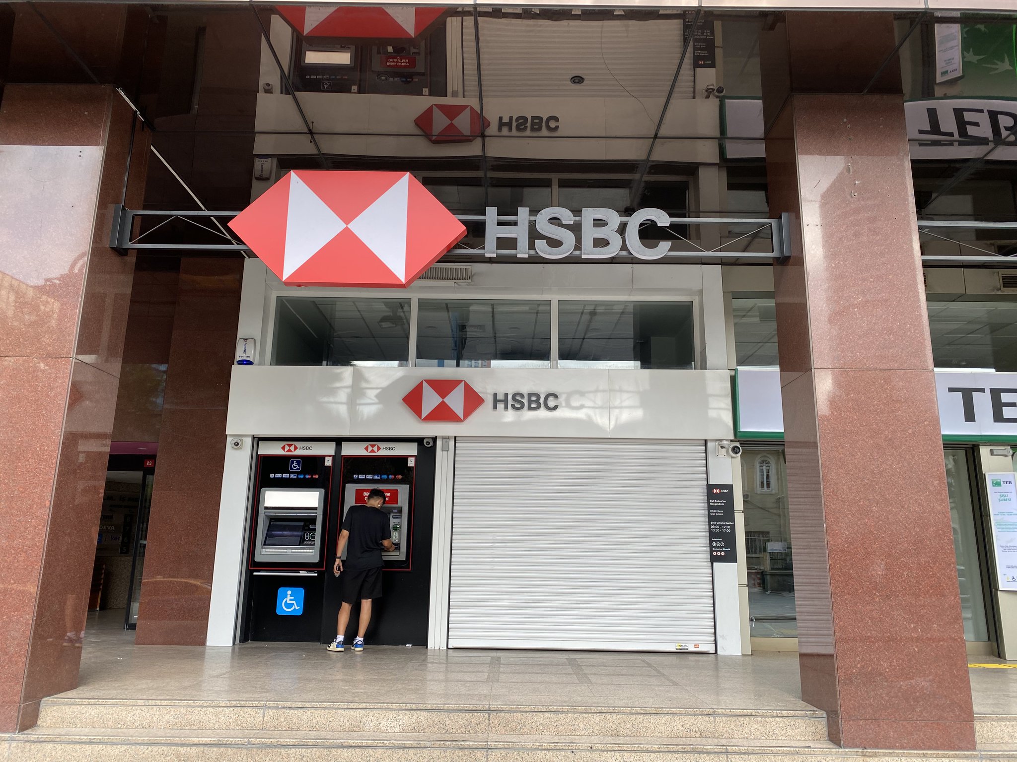 稲村 航平 on Twitter: "トルコのATMは「HSBC」一択 ・HSBCは手数料なし ・他行は手数料の高いATMばかり ・Revolutでほぼ同一為替レートで引き出し可 空港には ...