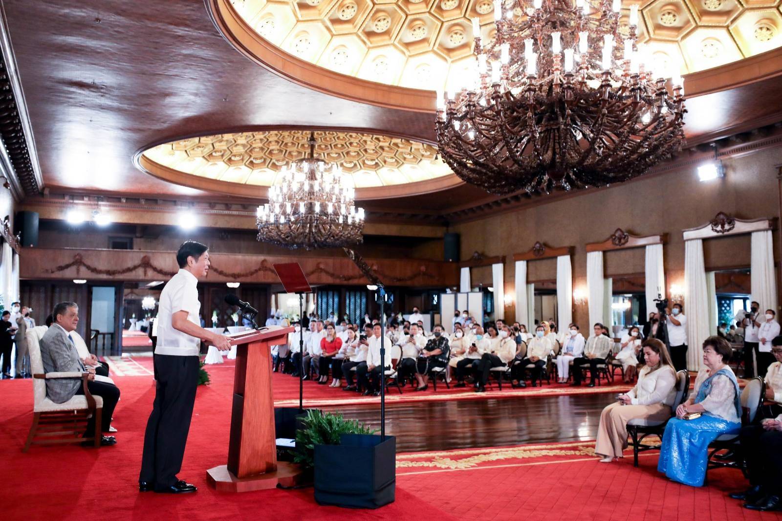 Philstar.com on Twitter: "President Bongbong Marcos administers the oath of the newly-elected ...