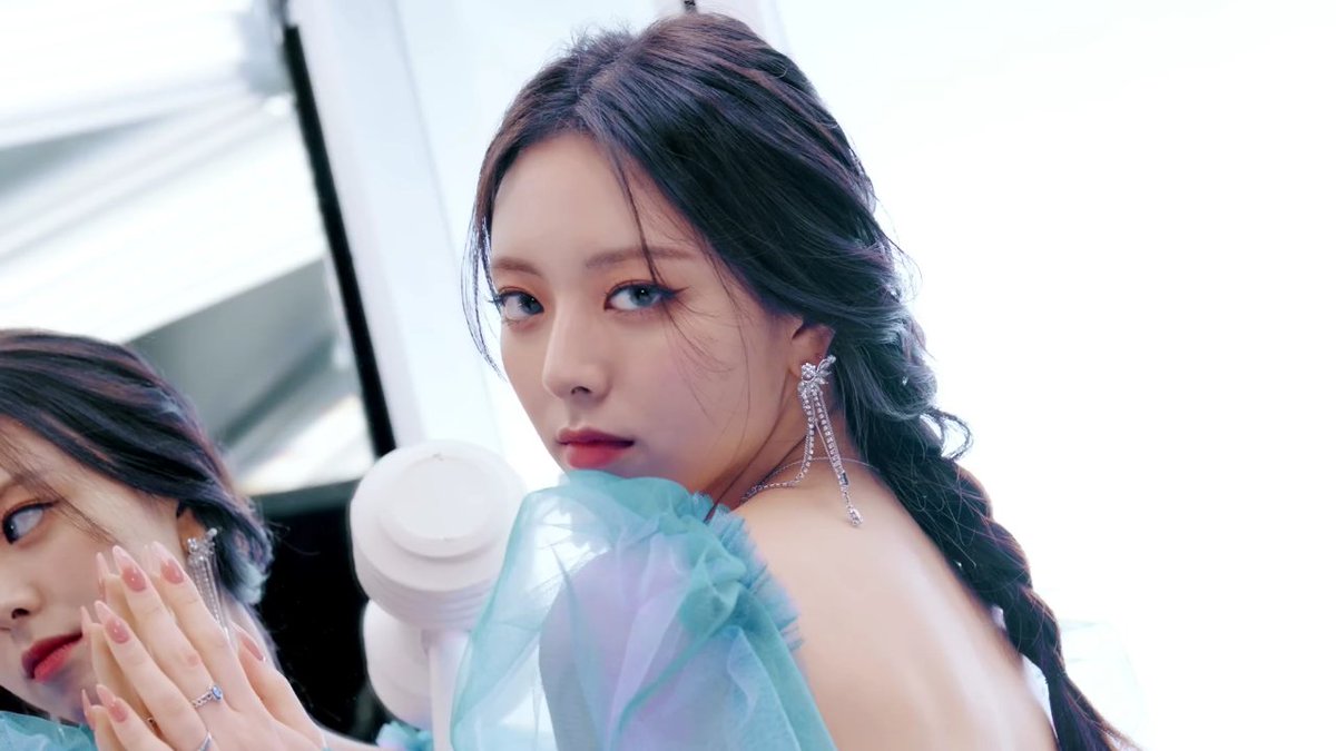 Yuna Pics On Twitter Itzys Yuna A Real Life Goddess