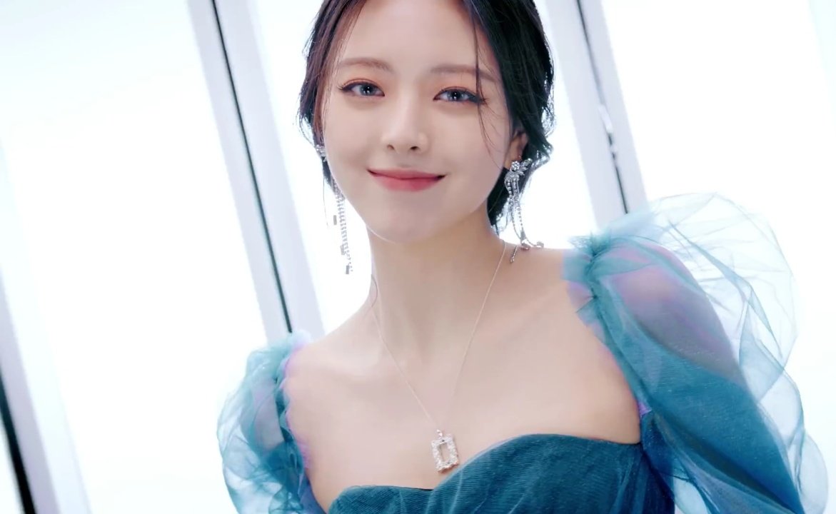 yuna pics on Twitter: "itzy's yuna, a real life goddess"