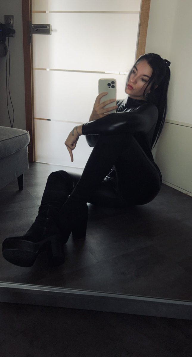 Göttin Sophia 🔥 On Twitter 🖤‼ Rt Game ‼️🖤 1 1 1 Herrinnen 2