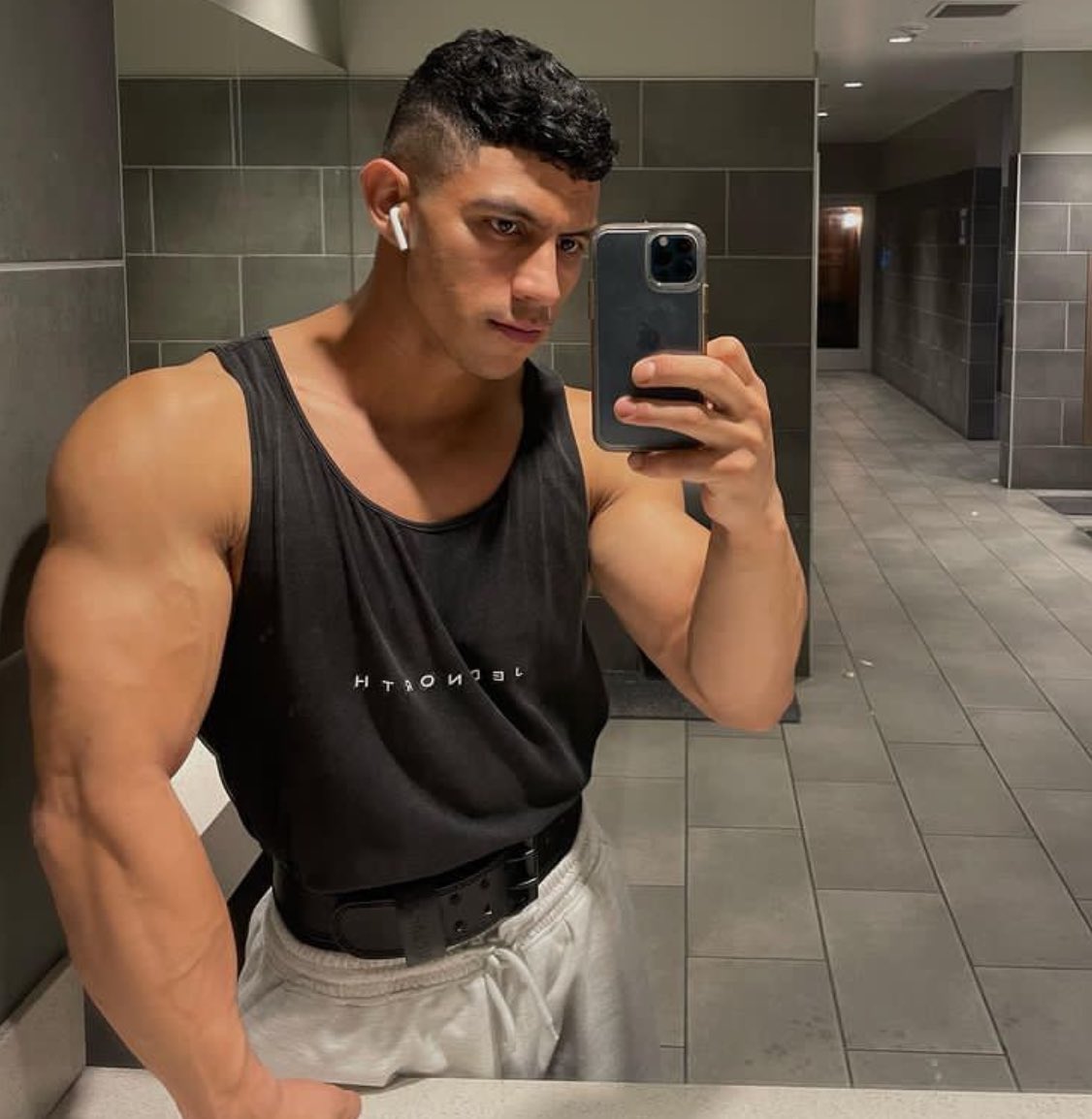 Muscle Guy on Twitter: "Sexy AF! https://t.co/JpjgguEdn9" / Twitter