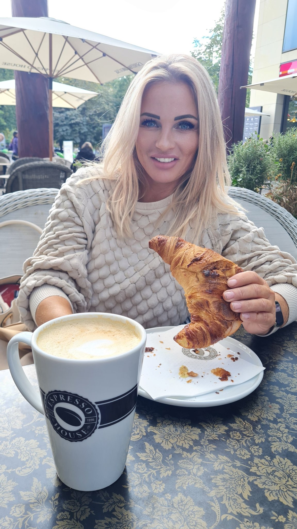 TW Pornstars - Candy Samira. Twitter. Hallo @ mal wieder in Berlin, eben noch bei # ...