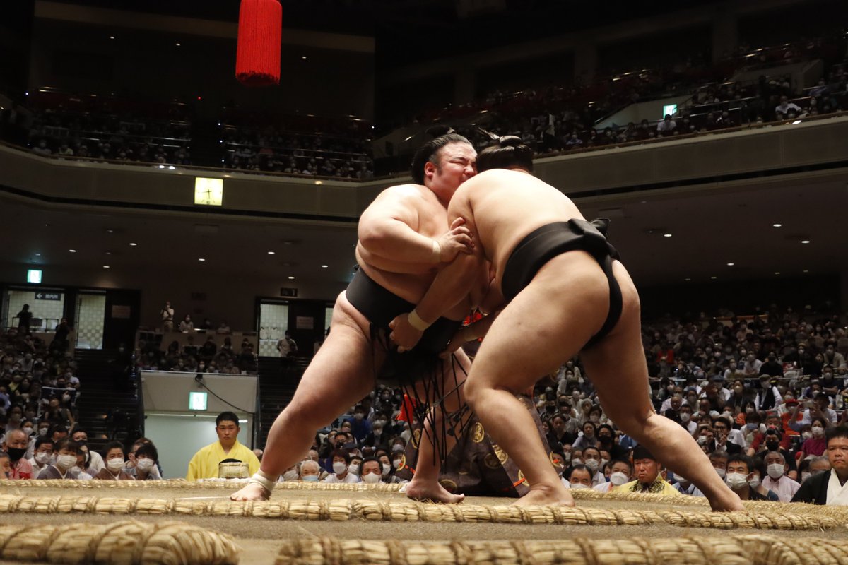 日本相撲協会公式(九月場所 9日目!) On Twitter <九日目の様子> 幕内取組 霧馬山(6勝3敗) 寄り倒し 貴景勝(6勝3敗