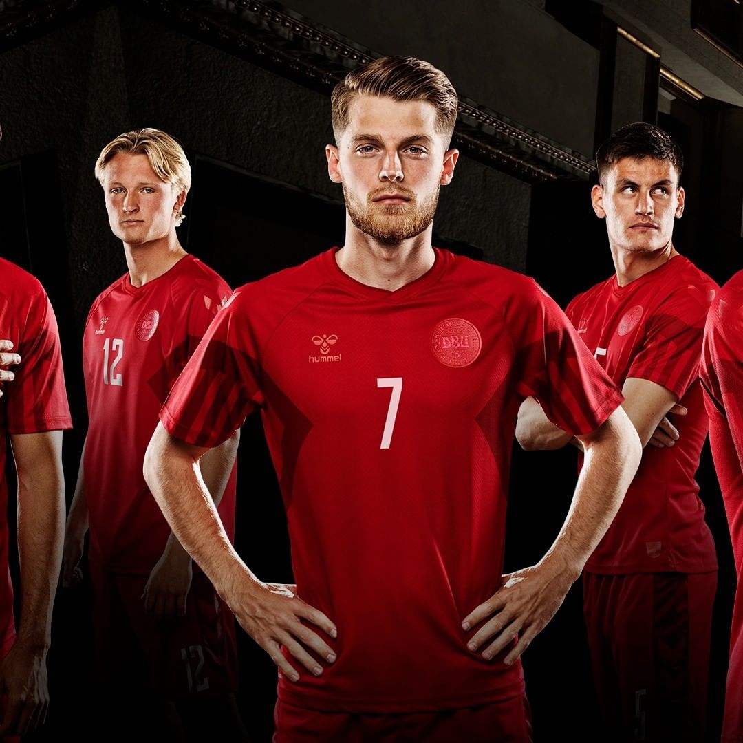 Marca de Gol on Twitter: "RT @EleteTSC: 🇩🇰 @hummel1923 presenta las camisetas de Dinamarca para ...
