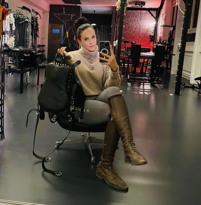 TW Pornstars - Lady Tess. Pictures and videos from Twitter. Page 2