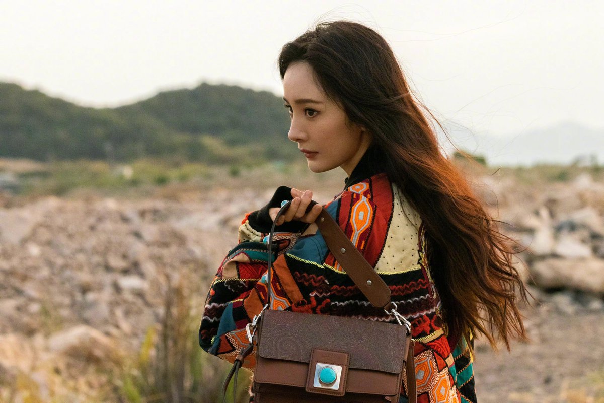 For Mì幂 [YangMi_杨幂] on Twitter: "Yang Mi’s studio shares photos for ETRO F/W 2022 collection. # ...