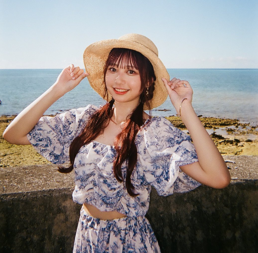 AKB48公式 on Twitter: "／ #AKBが写ルンです 📸 AKB48公式TikTokで公開中🫧 \ #久しぶりのリップグロス 💄 MV撮影現場で #大盛真歩 を #千葉恵里 が ...