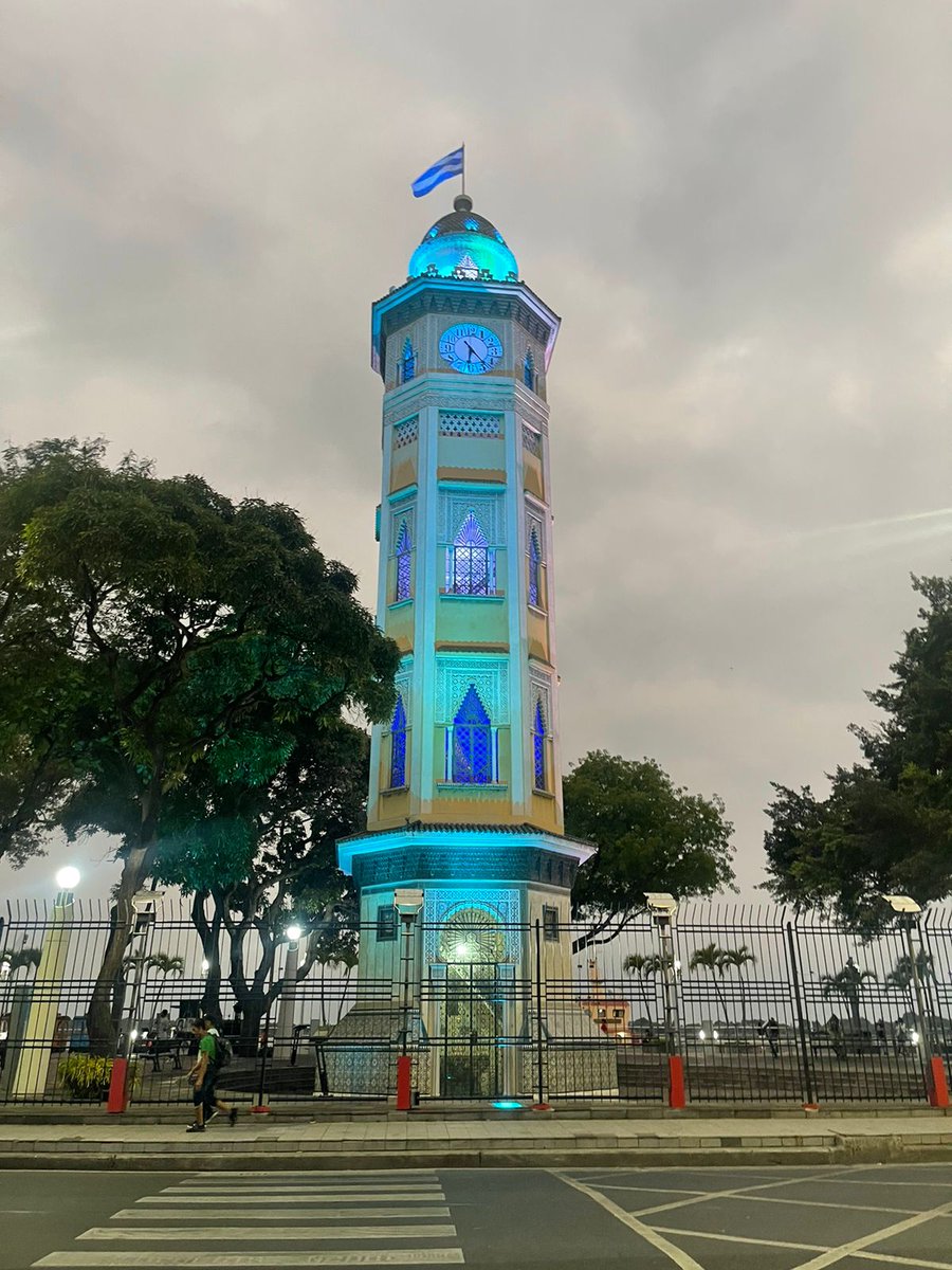 Alcaldía Guayaquil on Twitter: "Iluminamos de celeste nuestros principales monumentos y ...