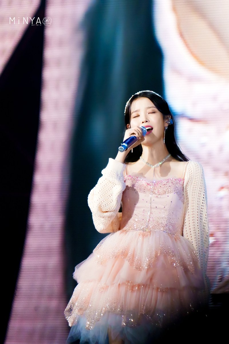 MINYA 민야 on Twitter: "20220918 골든아워 콘서트 춤신춤왕 #아이유 #아이유콘서트 #IU #IUConcert #TheGoldenHour"