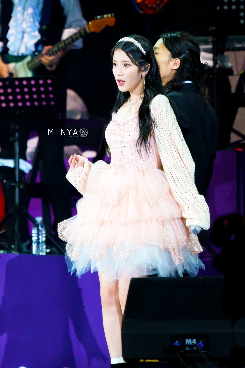 MINYA 민야 on Twitter: "20220918 골든아워 콘서트 춤신춤왕 #아이유 #아이유콘서트 #IU #IUConcert #TheGoldenHour"