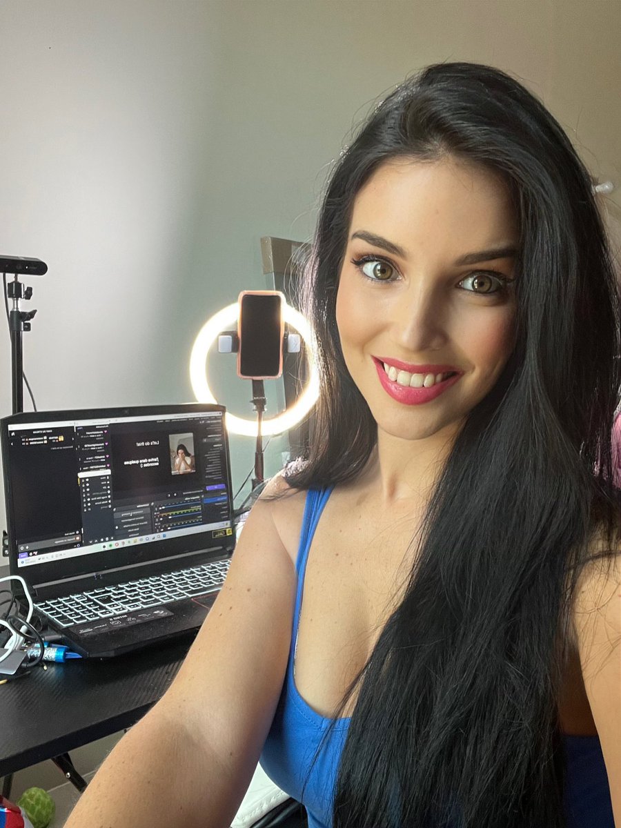 Animatrices & Célébrités 🇫🇷 on Twitter: "RT @PriscillaLiaud: Ta prof d’anglais est de retour # ...