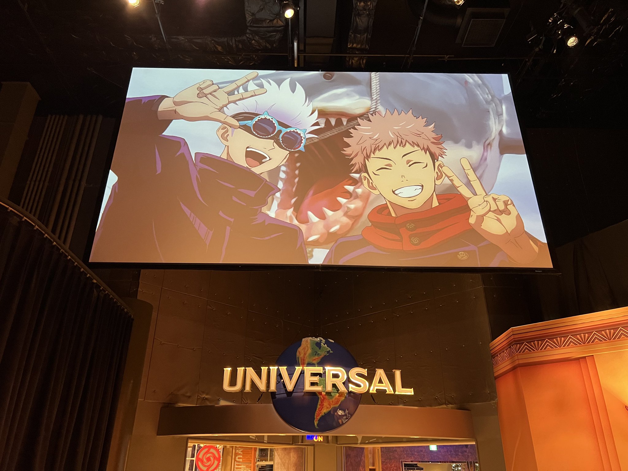 ☆あなぐま君☆ on Twitter: "呪術廻戦 リアル4-Dを見終わった後には… USJで楽しむ呪術高専の仲間達の写真を見ることができるので上を見上げて見てください！ （他に2種類あります ...