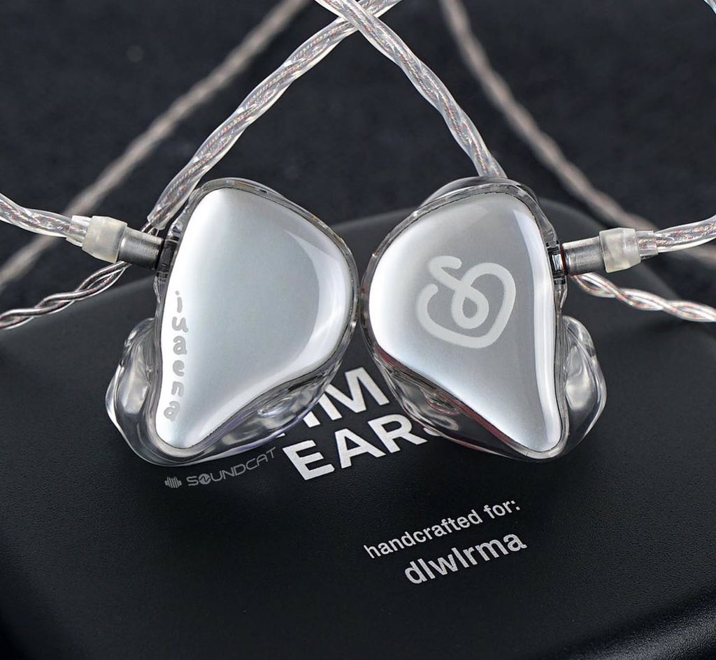 IU’s new in-ear with “IUaena” and Uaena logo 🤍 Words by IU @wordsbyiu